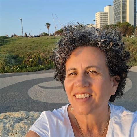 ליאת לב שלם מגשרת Tel Aviv