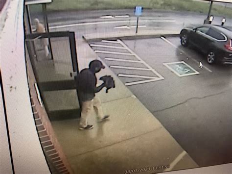 Police Seek Suspect Who Passed Note In Norwich Bank Robbery