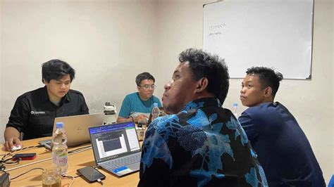 codeigniter menggunakan bahasa pemrograman apa