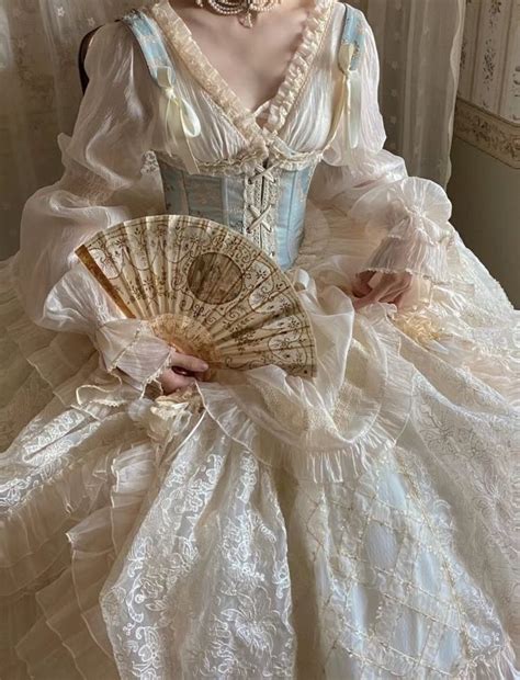 Pin By Berlin Said Ahmad Nazzal On Royalcore🌹 Old Fashion Dresses