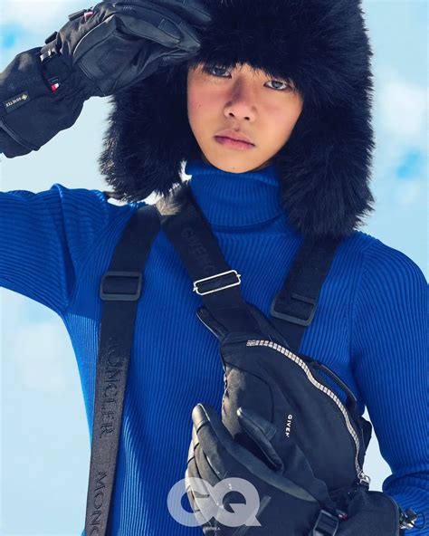 아이돌 이슈 아이돌 이슈 Added A New Photo