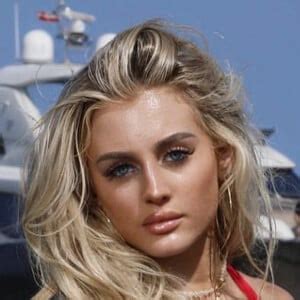 Abbyy Irl Age Family Bio Famous Birthdays