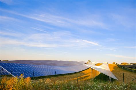 태양 전지판 기술과 자연재생 가능 에너지 태양 전지 패널 Fieldsolar Power Technology 독일에 대한 스톡