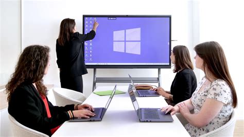 How To Choose The Best Interactive Touchscreen Display For Classroom Use Reshine Display