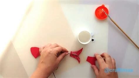 Рыбка из коктейльных трубочек Детская поделка из трубочек и картона Смотреть онлайн в поиске