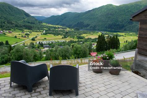 화창한 여름날 노르웨이 피요르드 계곡의 드라마틱한 파티오 전망 0명에 대한 스톡 사진 및 기타 이미지 0명 건강한 생활방식 관광 Istock