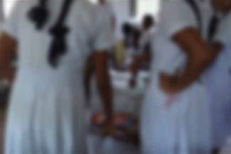 ශිෂ්‍යනායක පුටුව ගන්න යාලුවන්ගේ වතුර බෝතල් වලට වල්නාශක කුඩු මිශ්‍ර කරලා Colomboxnews