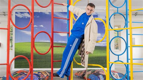 Artist Trackie Mcleod Turns Glaswegian Nostalgia Into Gallery Art Bbc