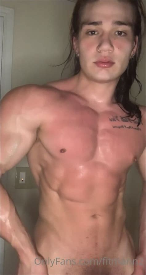 Hunk Shows Muscles Thisvid Com