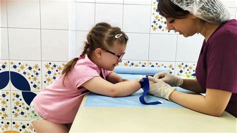 Берут кровь из вены Youtube