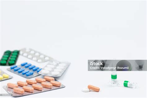 의학 물집 캡슐 정제 주사 주사기 및 바늘 다양한 약물의 클로즈업 개념에 대한 스톡 사진 및 기타 이미지 개념 건강관리와 의술 건강한 생활방식 Istock