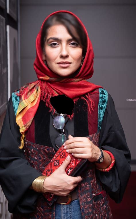 تیپ لاکچری و خاص پوشی مونا کرمی حتی تو ملا عام