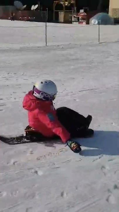 스노우보드 눈썰매 스노우보드로 썰매타는 남매 Youtube