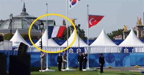 실수 연발 파리올림픽…은메달 딴 프랑스 국기 맨 아래 게양