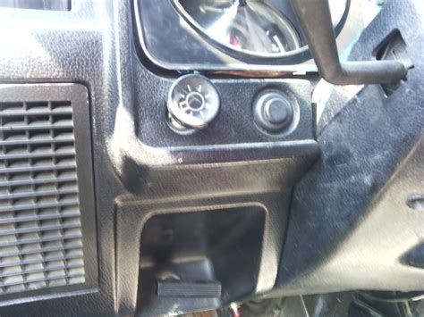 багажник с кнопки дёшево и сердито — ГАЗ 2411 2 4 л 1991 года аксессуары Drive2