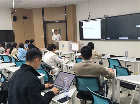 湖南大学李庆国教授应邀到我校做学术报告 科学技术发展研究院