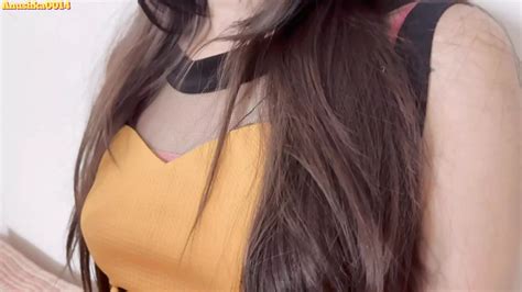 热辣的印度继妹和她的继兄弟玩阴户性爱 Xhamster