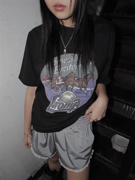 그래픽 산타 빈티지 나염 프린팅 세미오버 반팔 티셔츠 에이블리