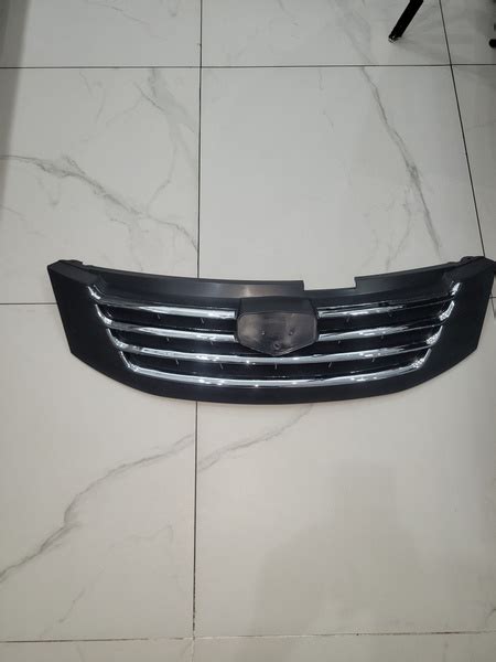 Решетка радиатора Geely Emgrand EC7 1.8 16V CVT. 1068050205 - Geely арт ...