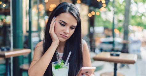 What Are Beige Flags POPSUGAR Love Sex