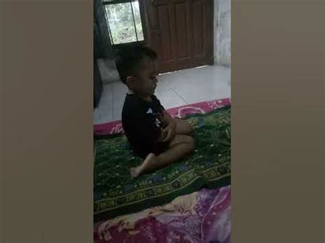 Belajar sholat sendiri anak 2thn - YouTube