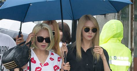 [포토] 소녀시대 효연 윤아 사이좋게 우산은 같이~