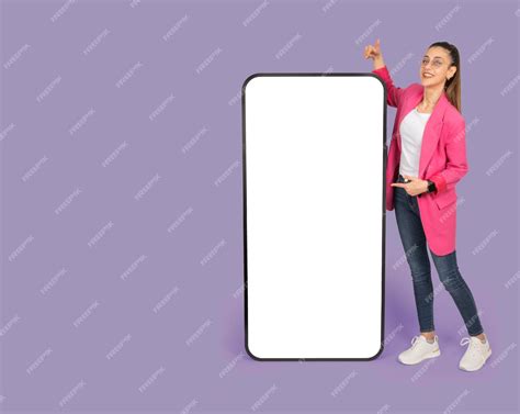 Premium Photo Ull Body Young Smiling Caucasian Business Woman In Pink