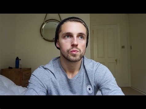 Marcus Butler And Niomi Smart Kissing