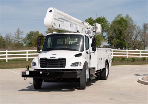 Daimler Truck Unveils New Freightliner Em2 Electric Truck In North