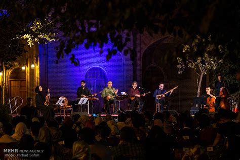 Alireza Ghorbani Stages Concert In Qazvin Mehr News Agency