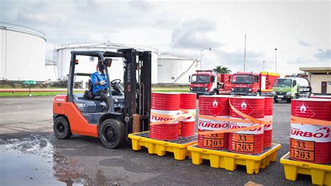 Foto Pertamina Pasok Pertamax Turbo Dan Avgas Dalam Penyelenggaraan Aquabike Danau Toba Halaman 2