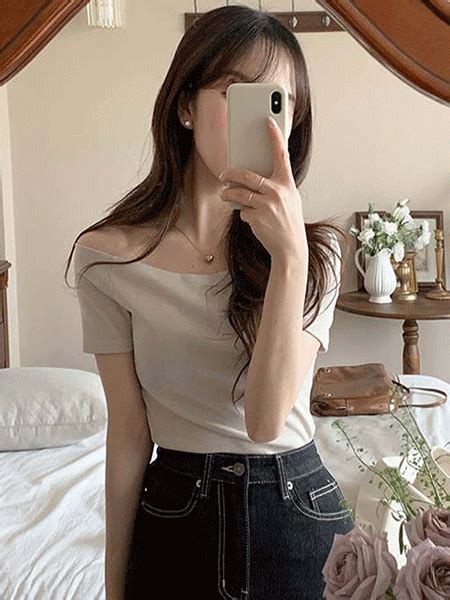 주문폭주 재입고 슬림 여리핏 오프숄더 반팔 티셔츠 4c 에이블리
