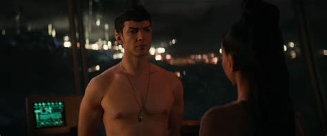 Auscaps Ethan Peck Shirtless In Star Trek Strange New Worlds 1 01