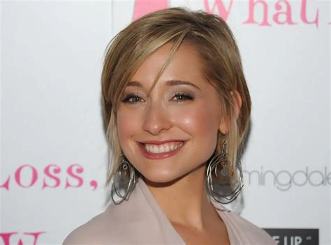 Allison Mack Scrolller