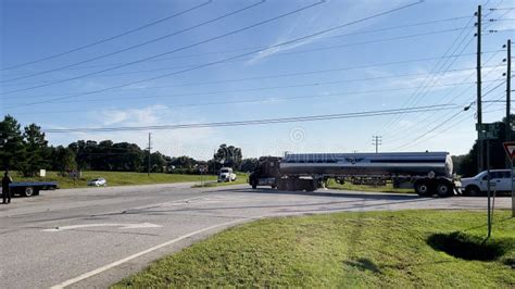 Semi Truck And Pickup Truck Collision Sequence 11 Of 22 Editorial Stock Image Image Of Traffic