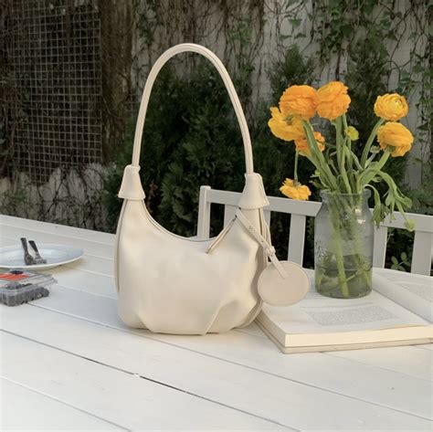 심플 베이직 반달 숄더 토트백 3color 에이블리