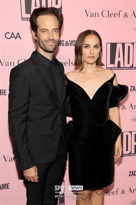 이혼설 나탈리 포트만 불륜 남편과 재결합했나 축구장 데이트 포착[이슈s]