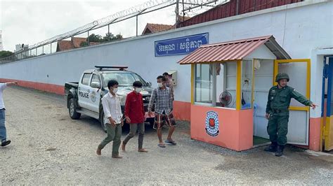 បុរសម្ចាស់ផ្ទះ ៣ នាក់ ជាប់ពន្ធនាគារ ក្រោយបង្កហិង្សាទៅលើក្មេងទំនើងពីរនាក់