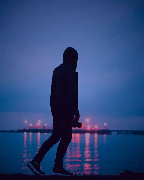 عکس پروفایل پسرانه شاخ سیاه سفید