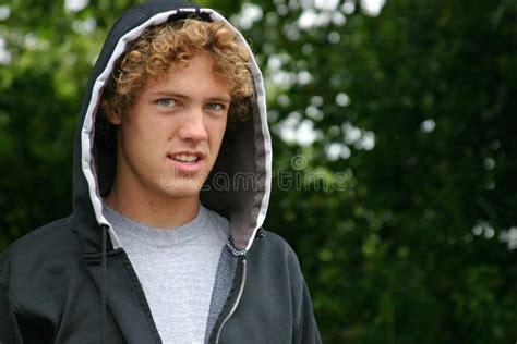 Knappe Jonge Mens Stock Afbeelding Image Of Buiten Krullend 228613