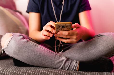 Addressing Problematic Internet Use With Youth And Families
