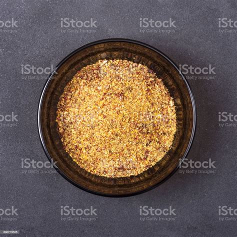 향미료 혼합파프리카 건조 양파 흰 겨자 캐 러 웨이 씨앗 회색 콘크리트 바탕에 그릇에 검은 후추 가루로 빻은에 대한 스톡 사진 및 기타 이미지 Istock