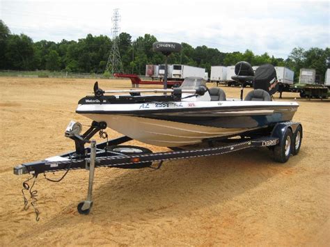 2001 Champion 193 Fiberglass Bass Boat
