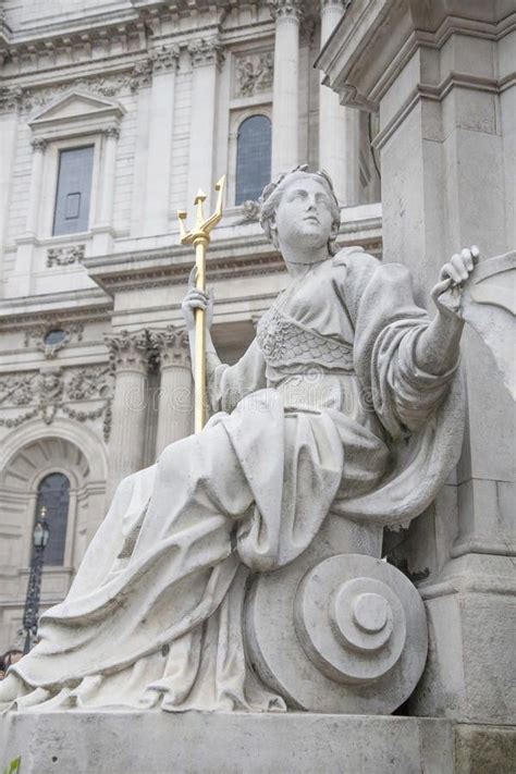 Pin Van Annemarijke Op Statue S Londen