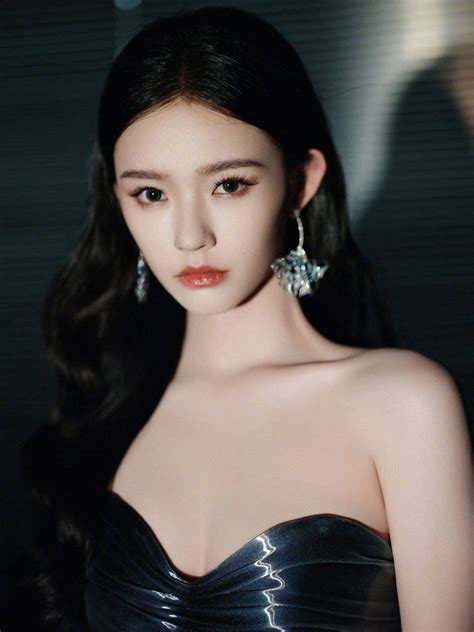 林允化身流光人鱼姬 一袭波光粼粼的抹胸长裙超美 搜狐大视野 搜狐新闻