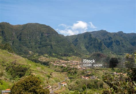상파울루 주변의 마을과 테라스 재배 마데이라 섬 의 노스 코스트 포르투갈 0명에 대한 스톡 사진 및 기타 이미지 0명 경관 계곡 Istock