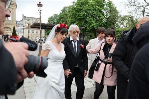 Photo : De 29 ans sa cadette Mariage du chanteur Renaud avec sa compagne Christine, qu'il aime ...