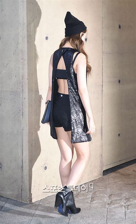 [포토] 레인보우 고우리 섹시한 뒤태 공개 아시아경제