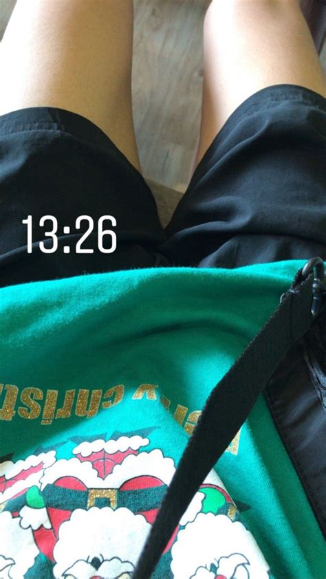 ปักพินโดย Orawi ใน กีตาร์โปร่ง สไตล์หนุ่มๆ เรือนร่างชายหนุ่ม เซ็ตเสื้อผ้า