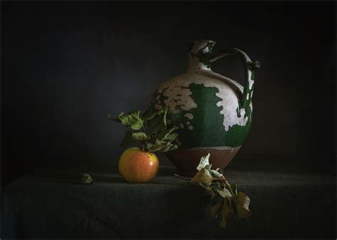 Фотографія натюрморт з яблуком і глечиком Михайло Шерман Photographers Ua
